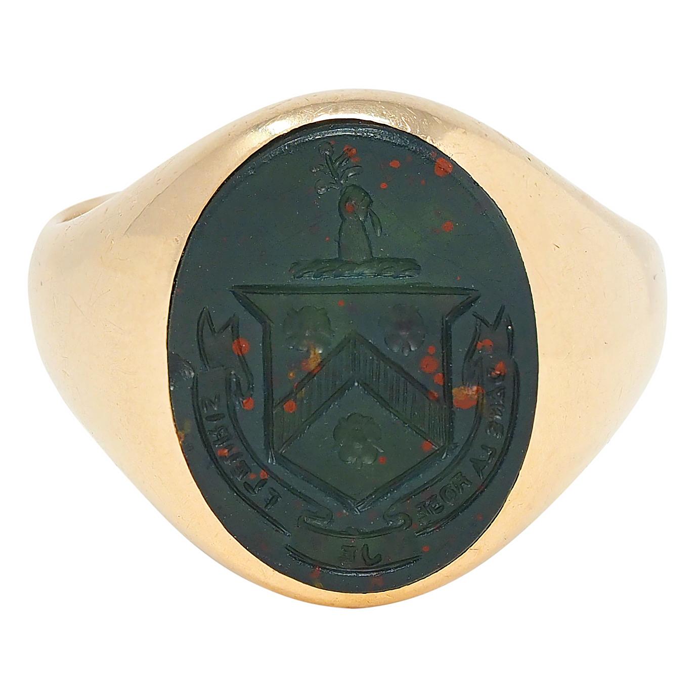 Late Victorian Bloodstone 14 Karat Yellow Gold Antique Heraldic Crest